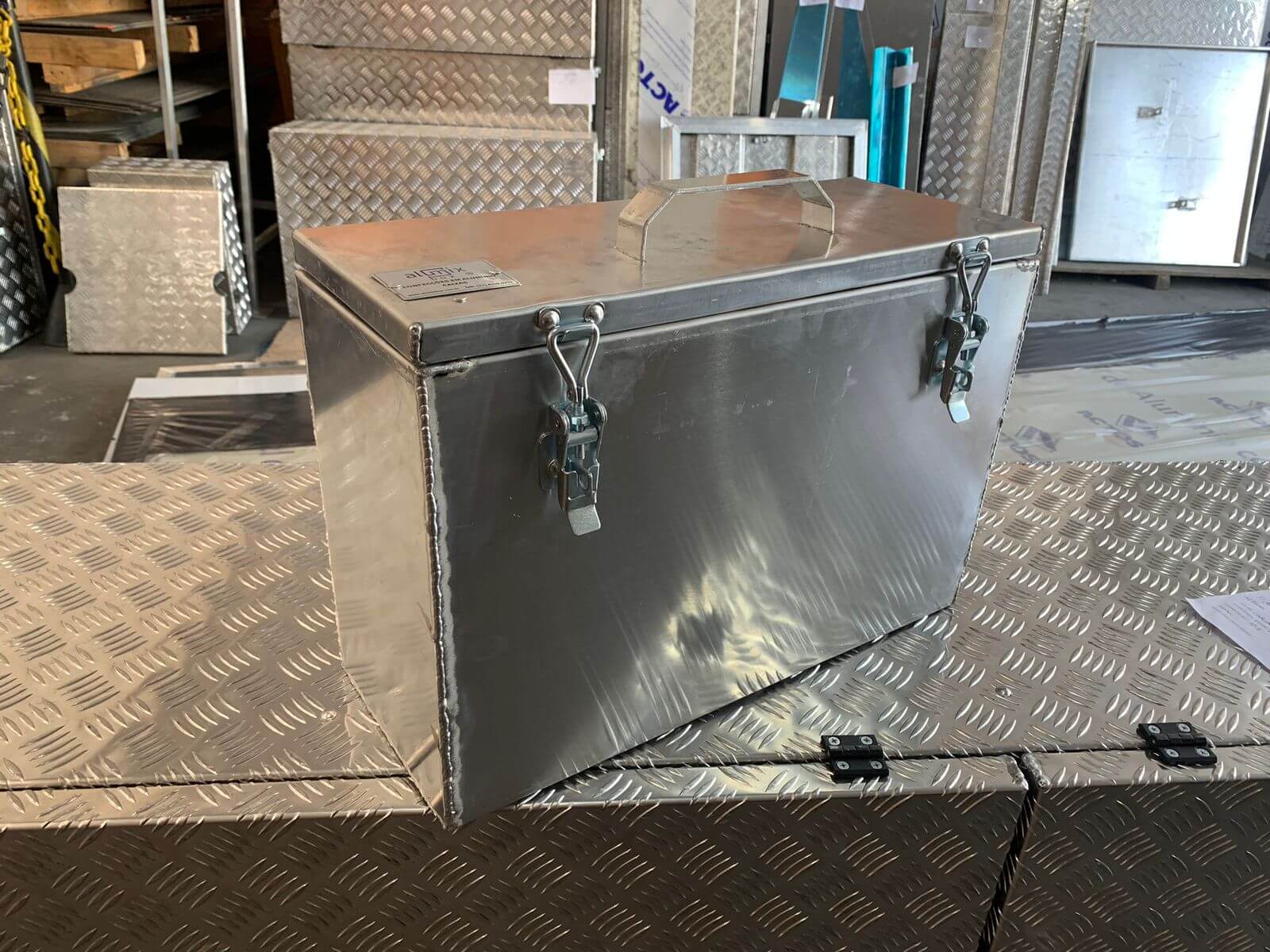 CAIXA BOX DE ALUMINIO – Alumixbox